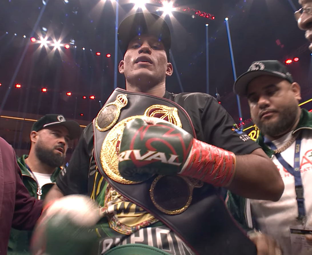 Mexican Monster Returns: Benavidez Destroys Yarde in Seven Rounds